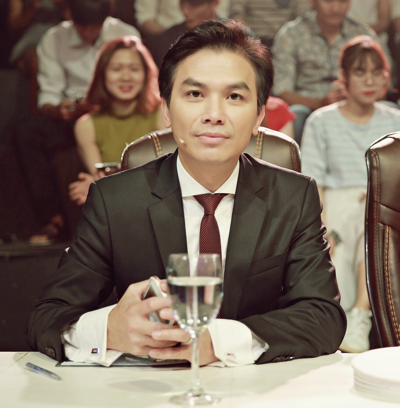 Mạnh Quỳnh bộc lộ cảm xúc bằng... vọng cổ