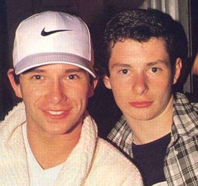 Gia đình muốn tái điều tra cái chết Stephen Gately