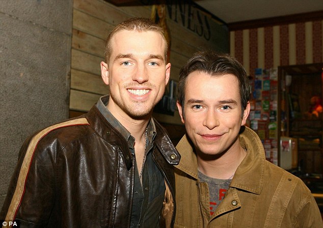 Gia đình muốn tái điều tra cái chết Stephen Gately
