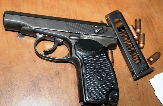 "Giắt lưng" súng K59 và 8 viên đạn đi chơi lúc nửa đêm