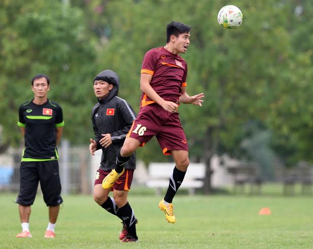 Thủ môn Nguyên Mạnh lại chấn thương