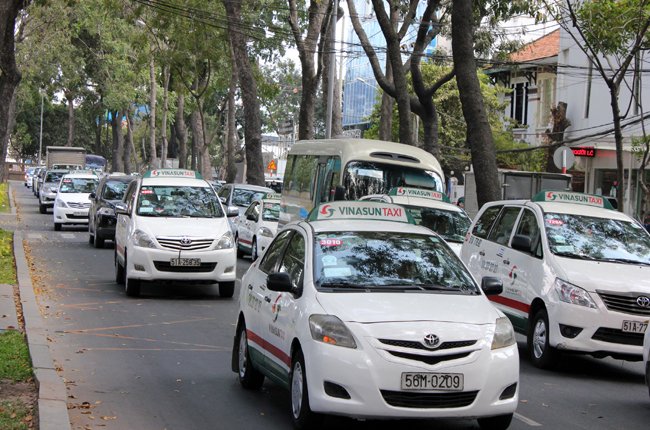 TP HCM: Đề xuất đầu tư 10.000 xe taxi chạy bằng điện