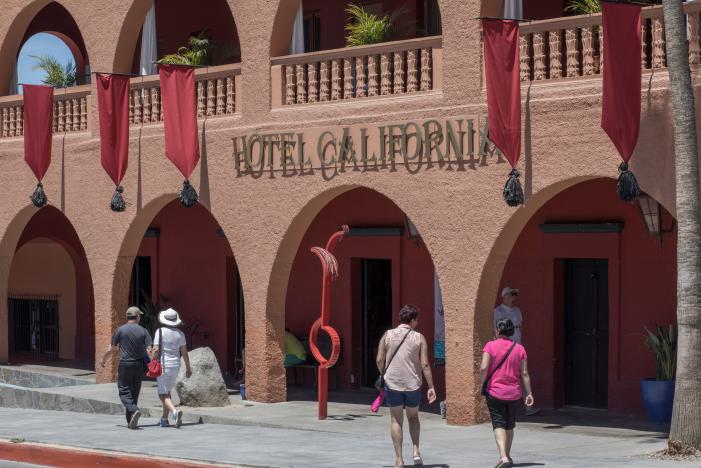 Ban nhạc Eagles kiện khách sạn 'Hotel California'