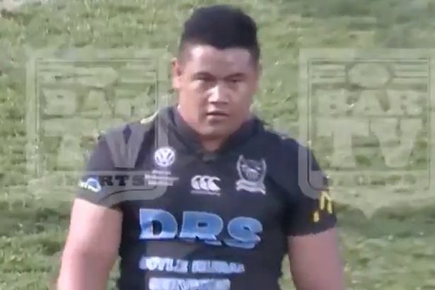 Cú knock-out trọng tài khiến VĐV bóng bầu dục bị cấm 10 năm