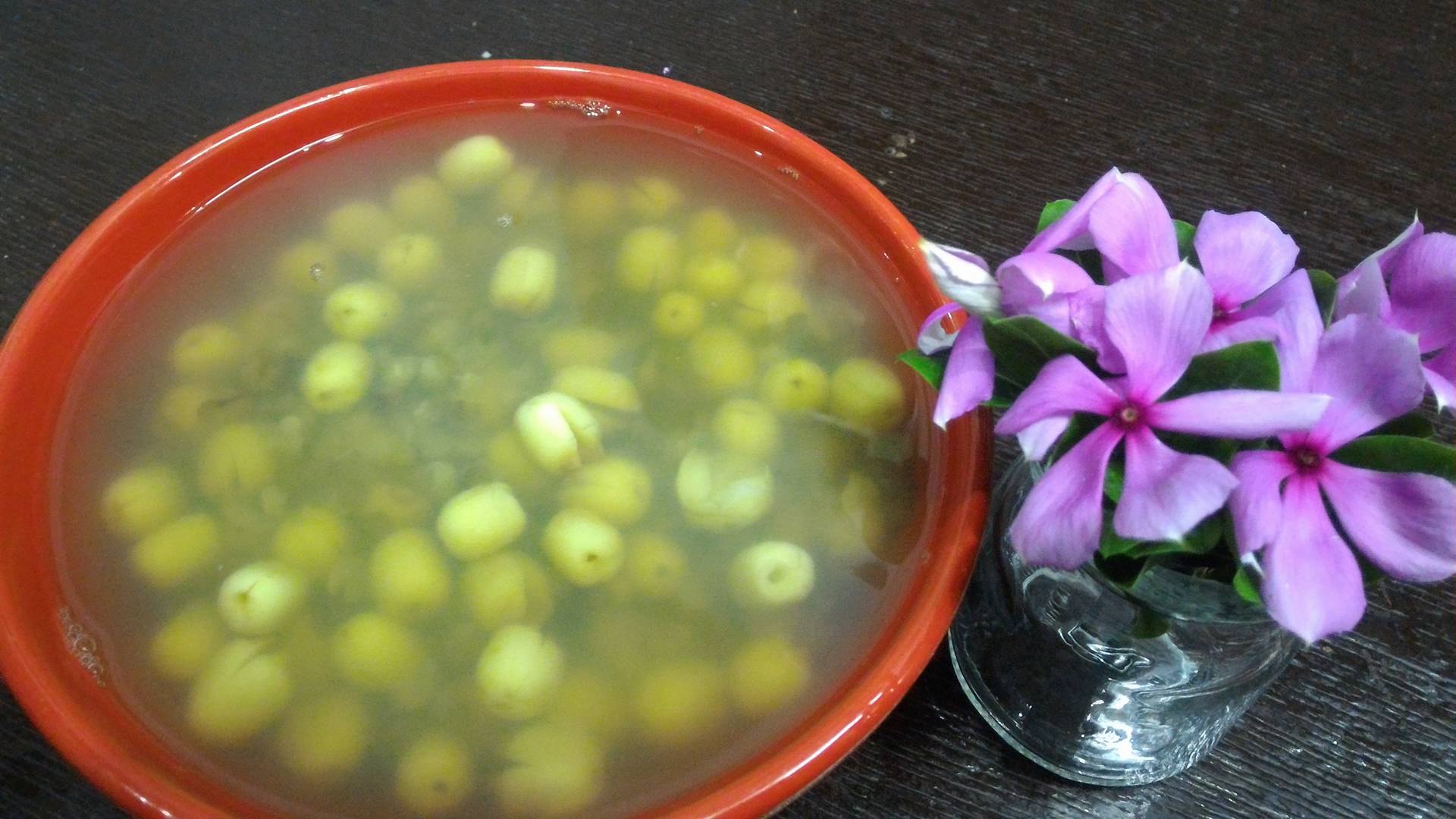 Chè hạt sen giải nhiệt ngày hè | Phụ nữ - Báo Người Lao Động