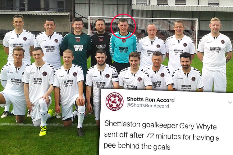 Bị phạt thẻ đỏ vì…tiểu tiện trên sân