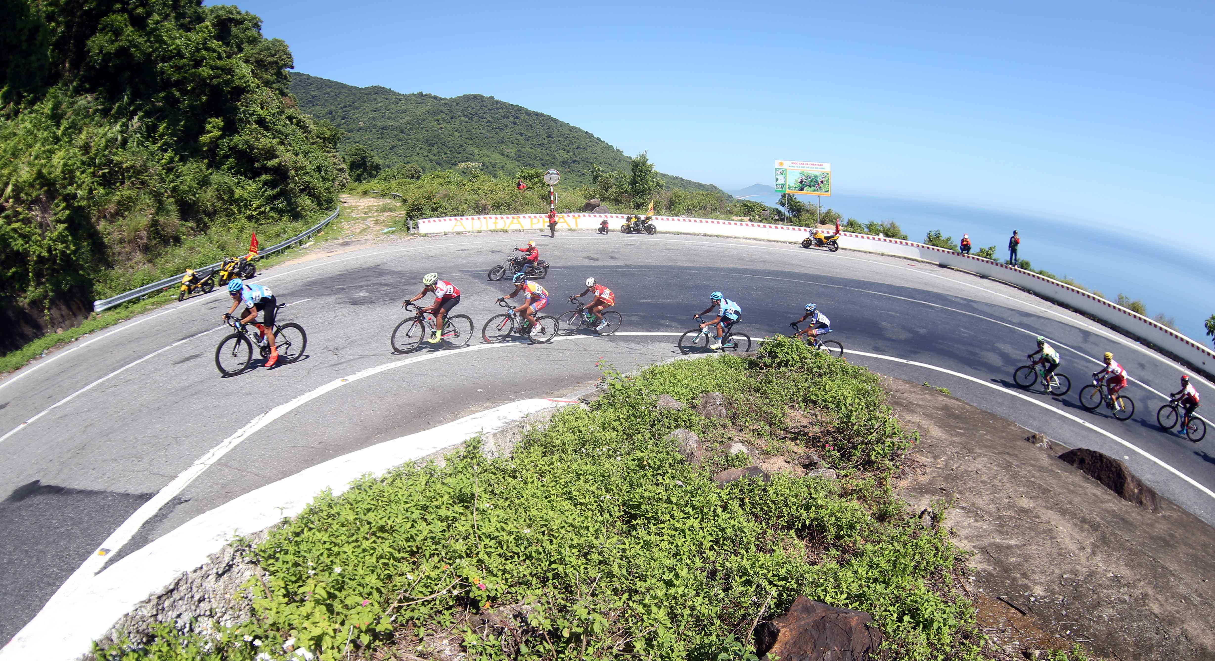 Junrey Navarra tạm giữ Áo đỏ - Báo Người lao động