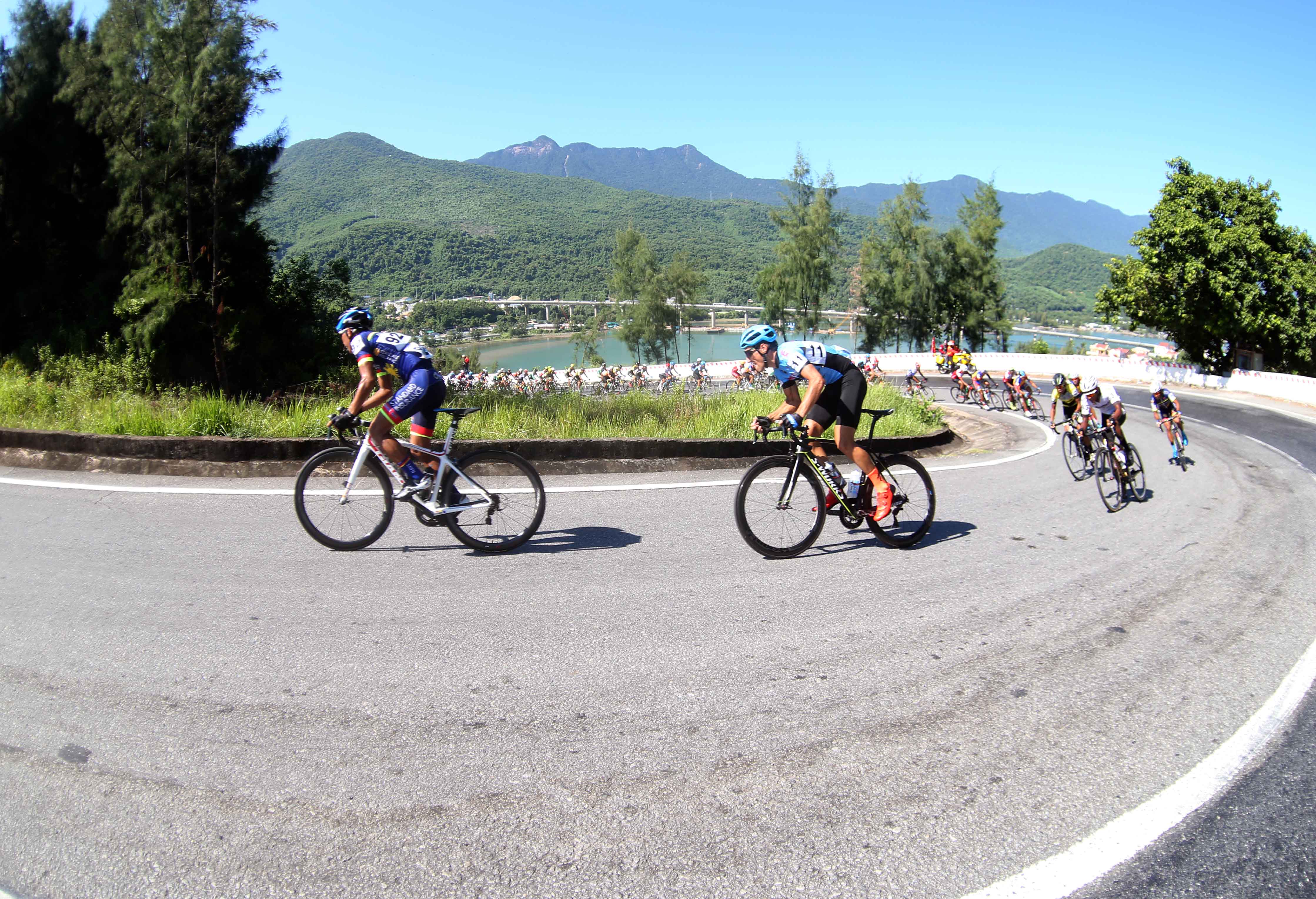 Junrey Navarra tạm giữ Áo đỏ - Báo Người lao động