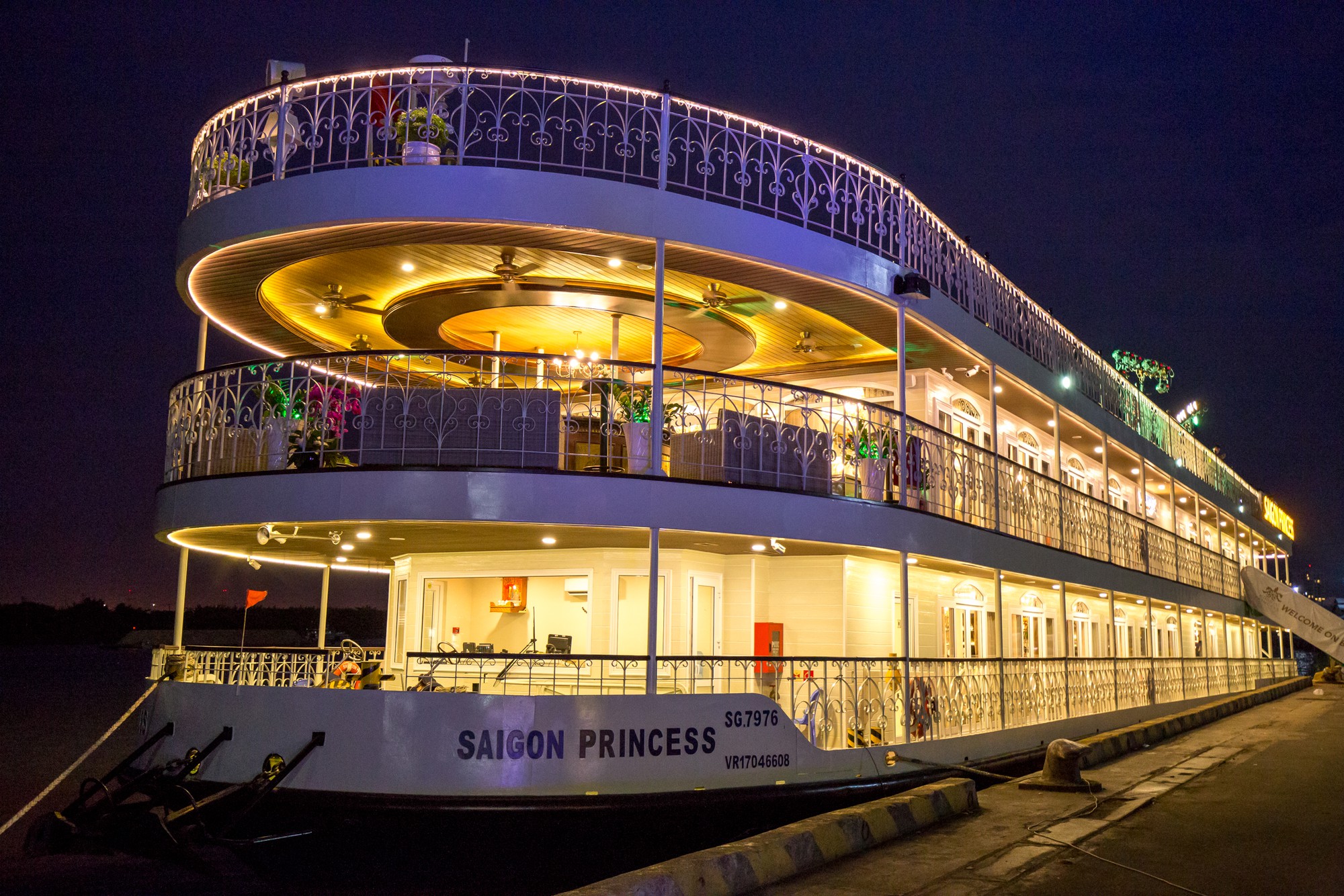 Khám phá du thuyền Saigon Princess trên sông Sài Gòn