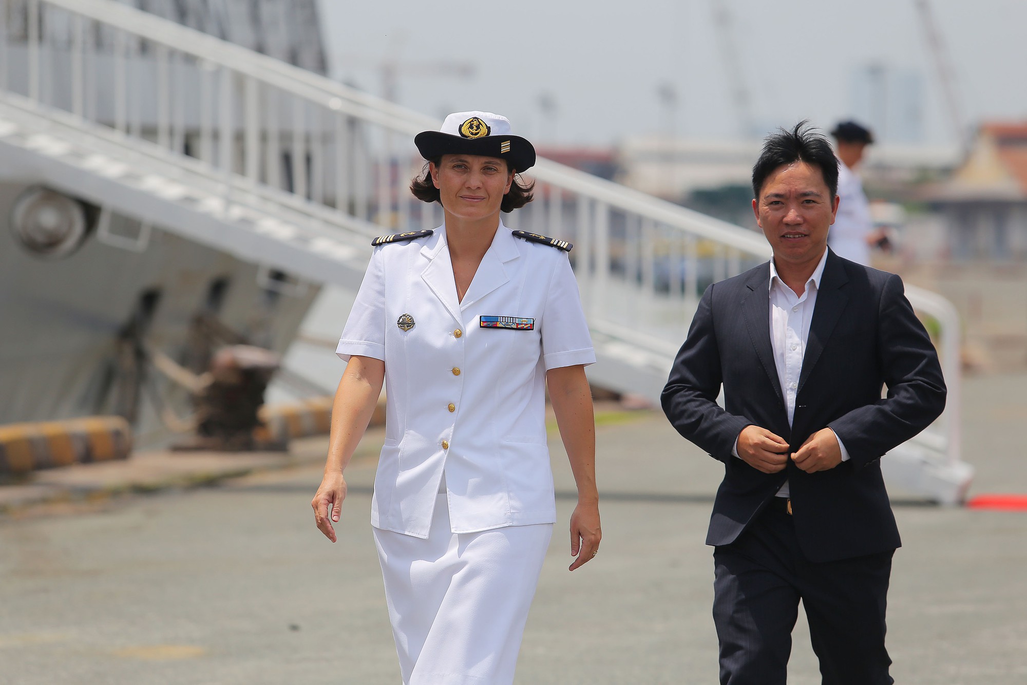 Nữ thuyền trưởng chỉ huy tàu chiến tàng hình Pháp thăm TP HCM - Báo ...