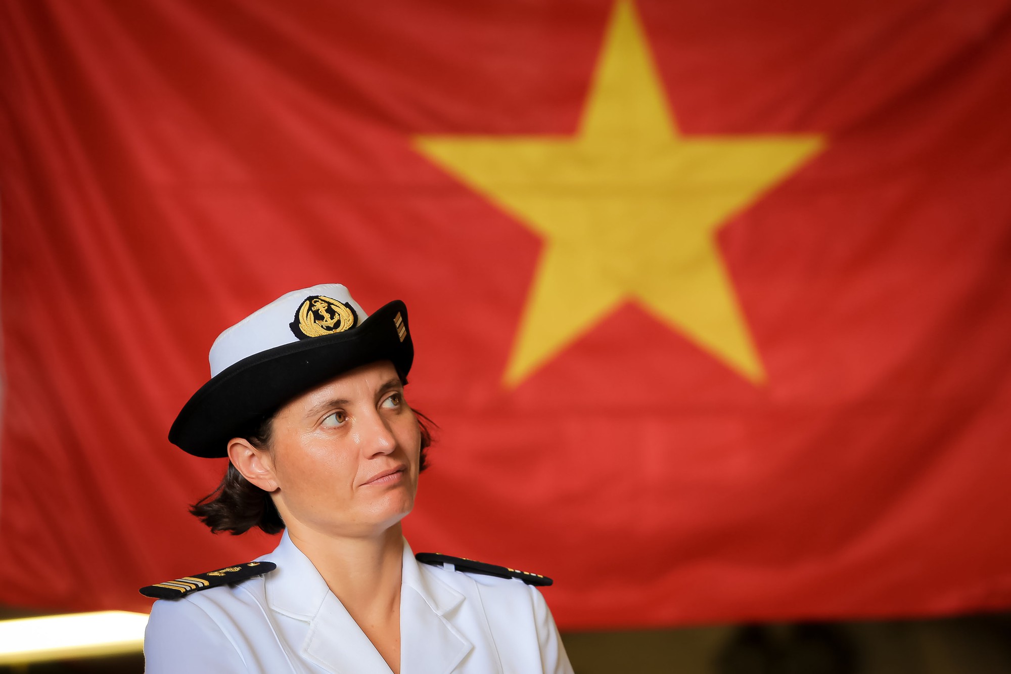 Nữ thuyền trưởng chỉ huy tàu chiến tàng hình Pháp thăm TP HCM - Báo ...