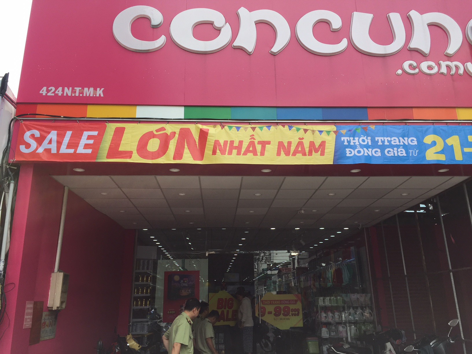 Con Cưng lại tung "bằng chứng" về việc kinh doanh hàng chính hãng - Báo ...