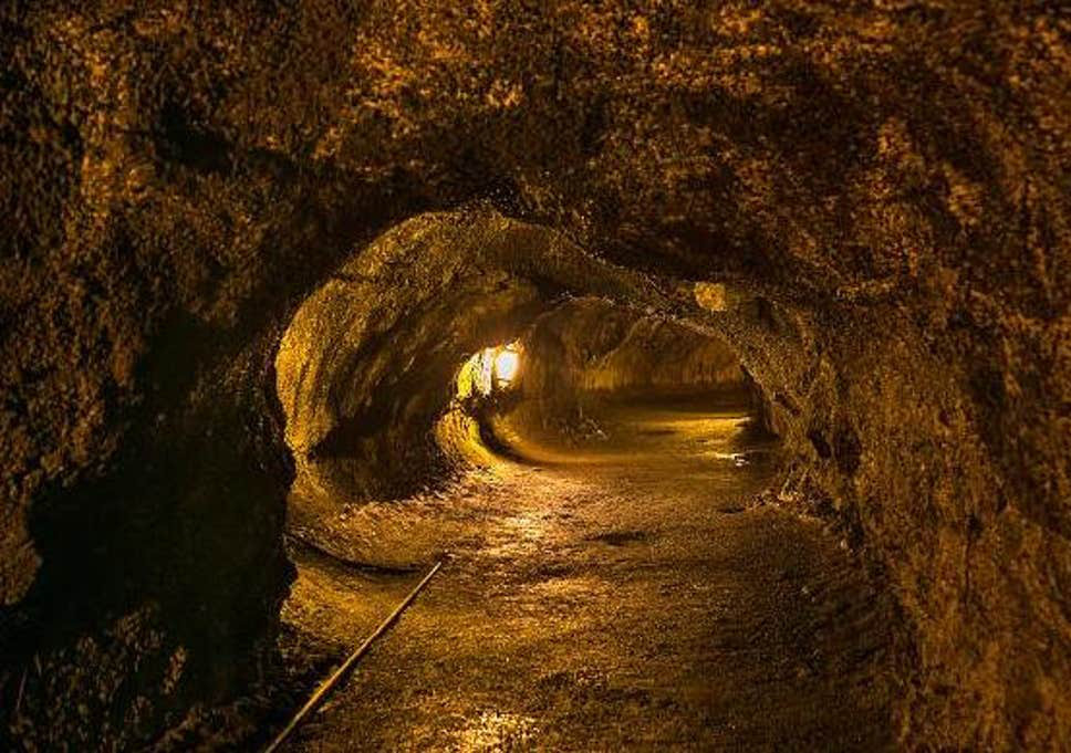 Cụ ông chết bất đắc kỳ tử vì rơi xuống "ống dung nham" - Báo Người lao động