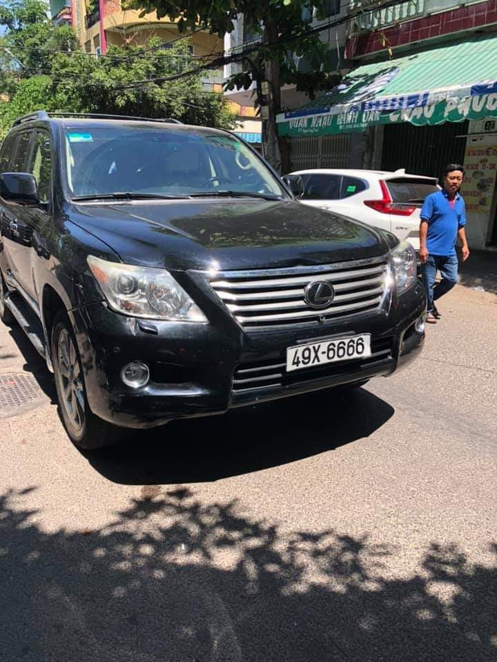 Vụ Lexus tông vào đám tang: Người lái xe bị cấm xuất cảnh