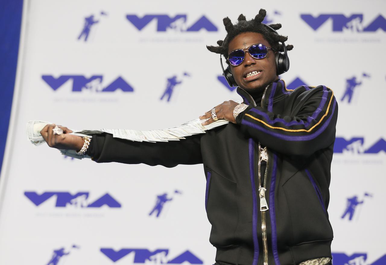 Rapper Kodak Black từng dùng tiền che mặt lại bị bắt - Báo Người lao động
