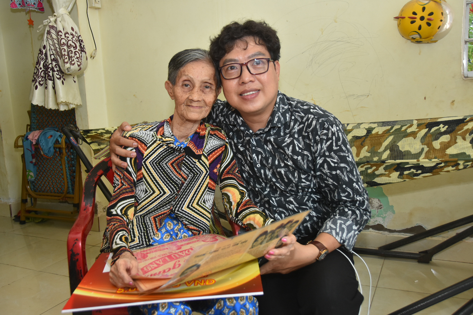 "Mai Vàng nhân ái" thăm nghệ sĩ Kim Hà và Tiến Dũng - Báo Người lao động