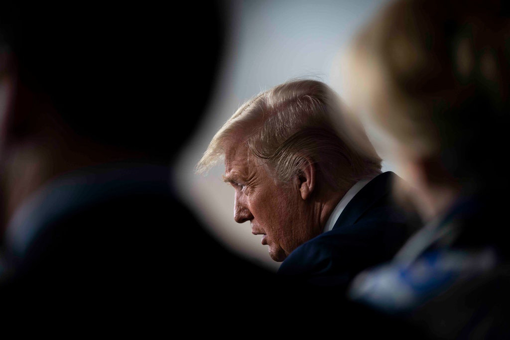 Bị WHO phản đối, Tổng thống Trump quyết gọi SARS-CoV-2 là "virus Trung ...