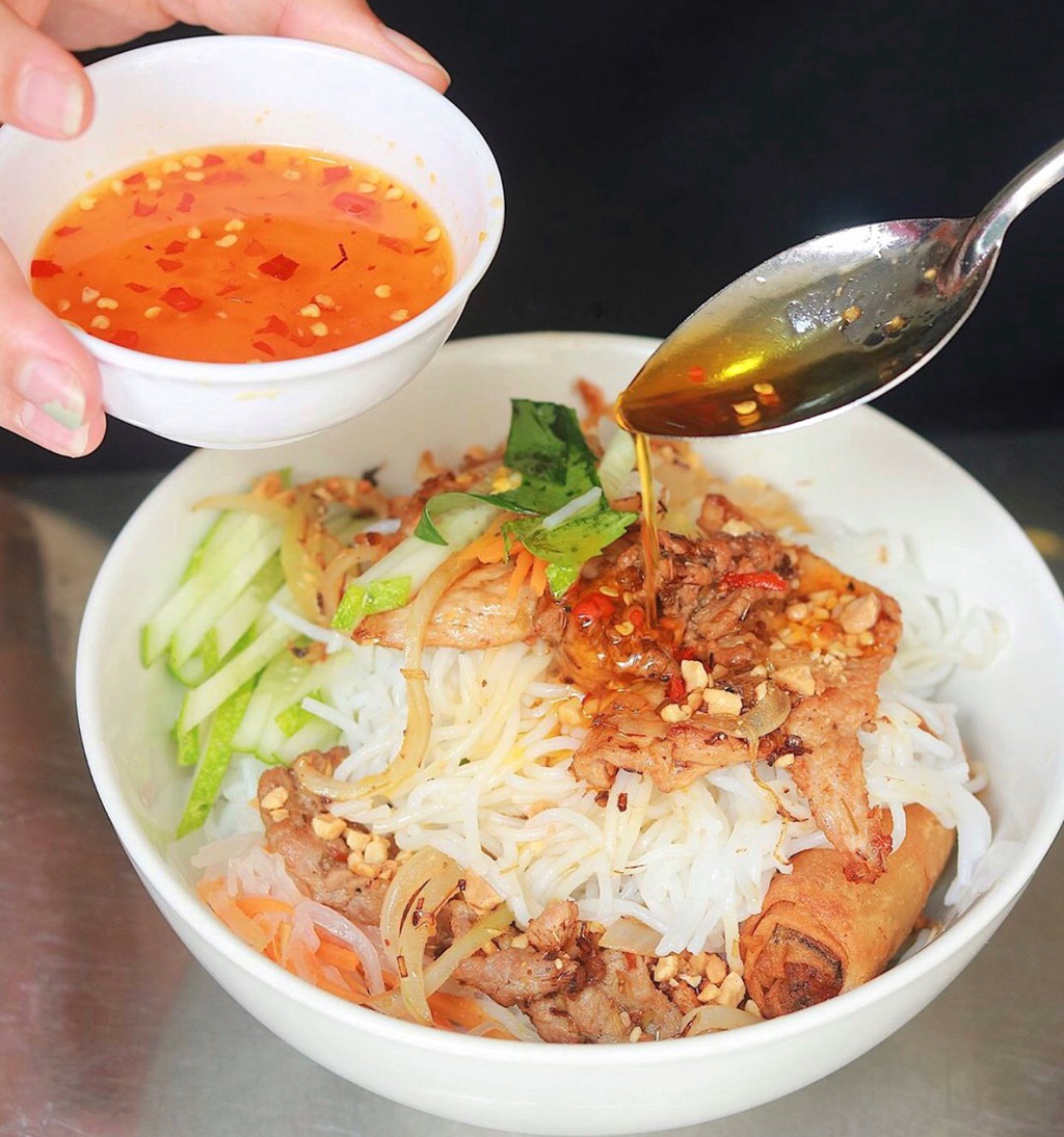 Bún nem nướng và loạt bún nguội trứ danh ở Việt Nam | Thị trường NLD