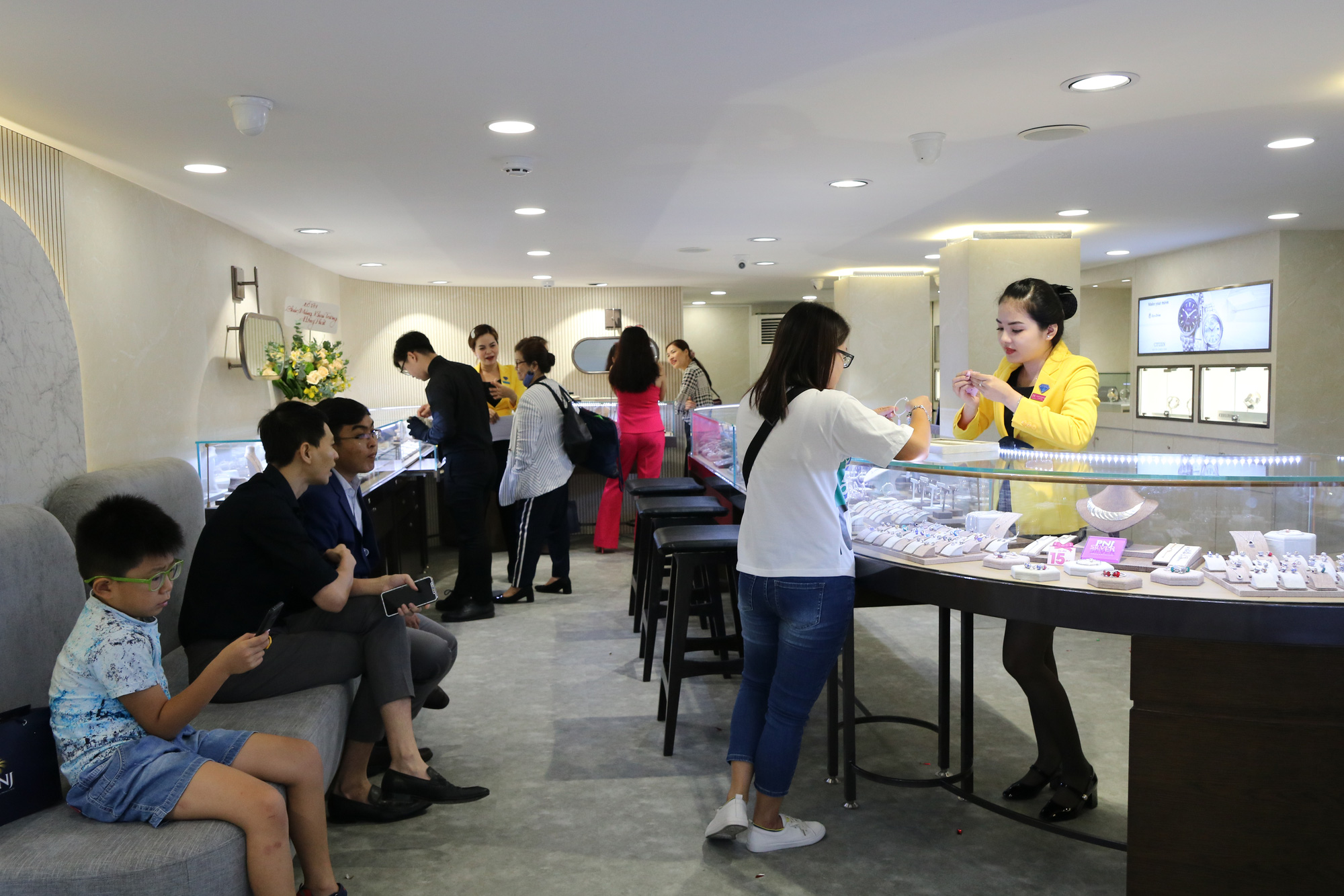 PNJ khai trương cửa hàng PNJ Center An Đông và Hóc Môn | Thị trường NLD