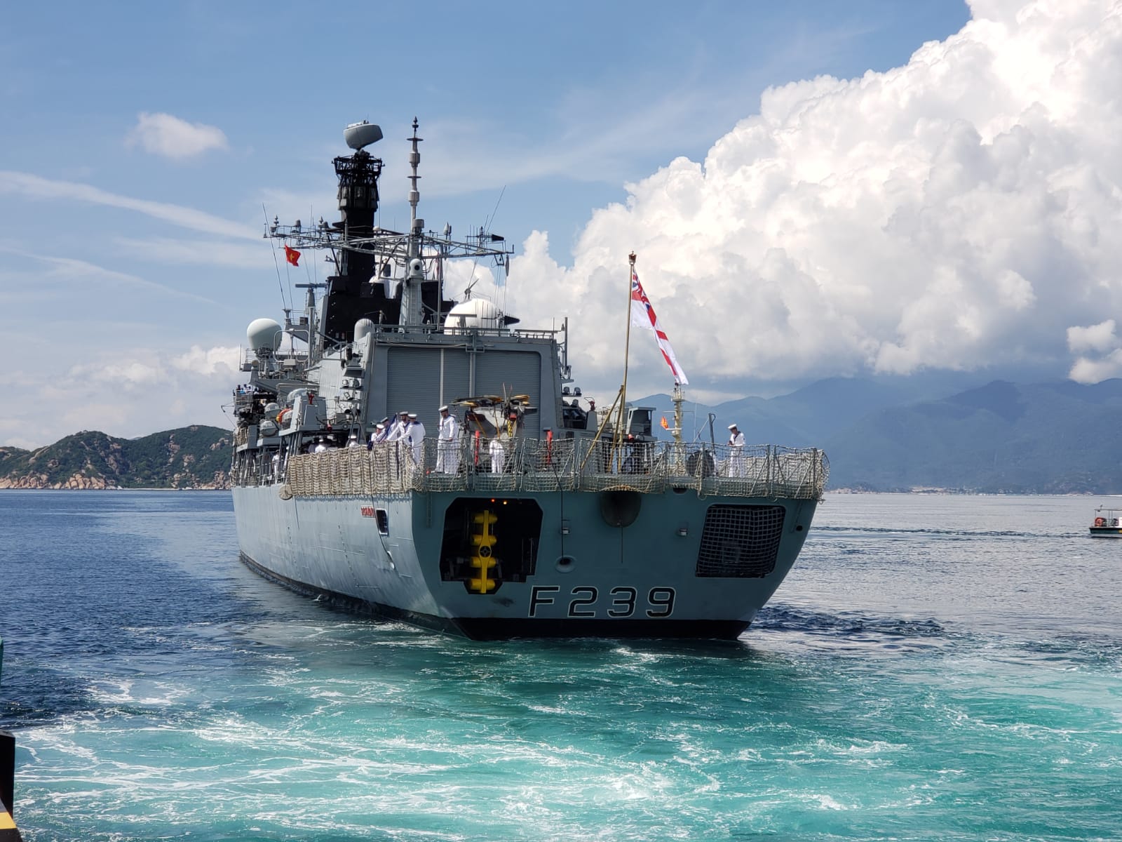 Tàu Hải quân Hoàng gia Anh HMS Richmond thăm Việt Nam