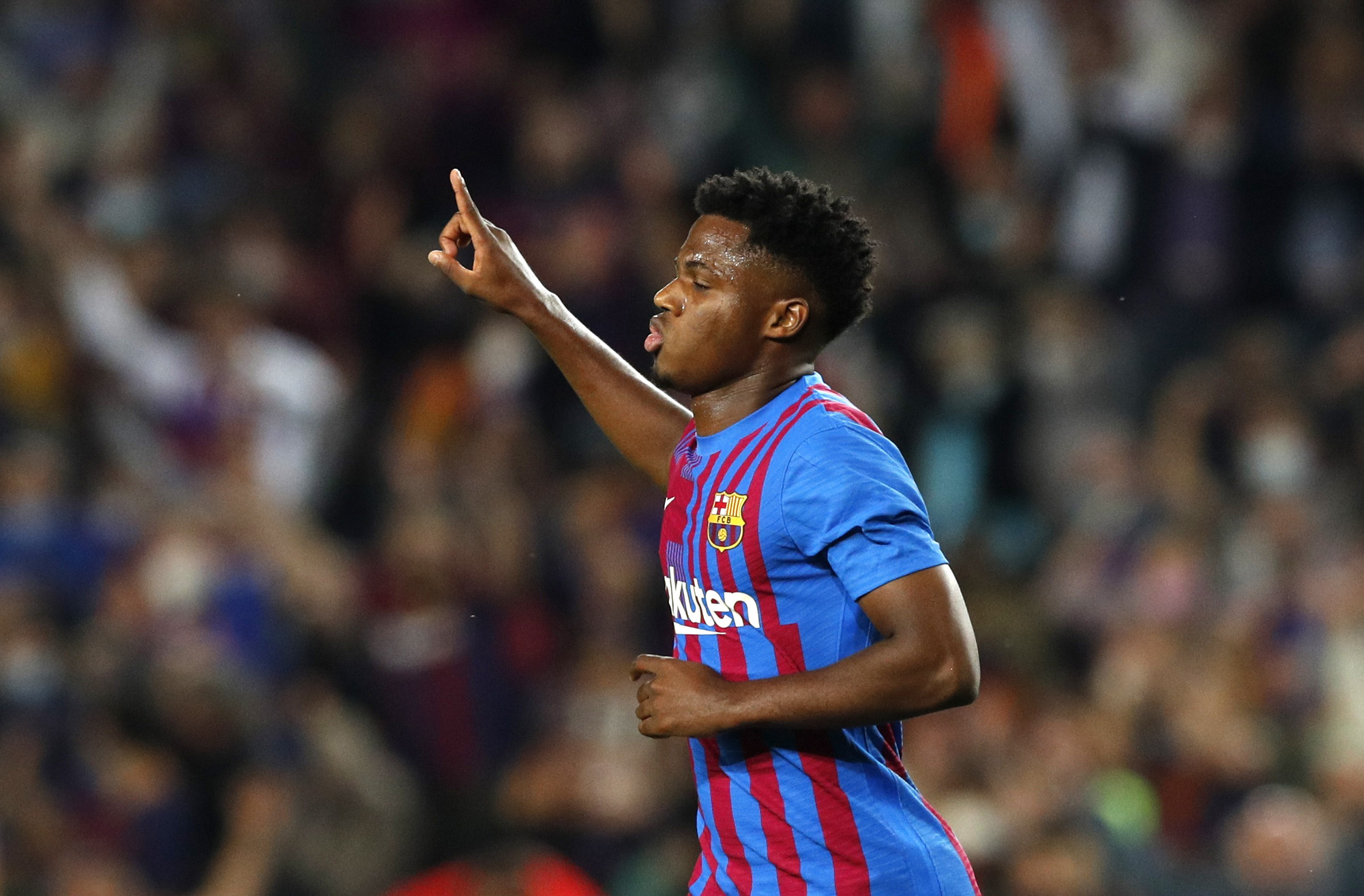 "Thần đồng" Fati tái xuất, Barcelona đại phá Valencia