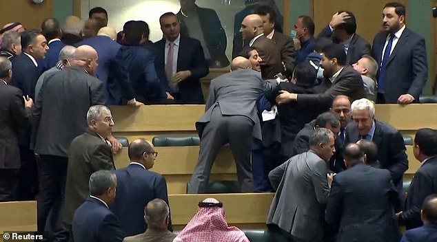 Cảnh tượng “gây sốc” tại hạ viện Jordan