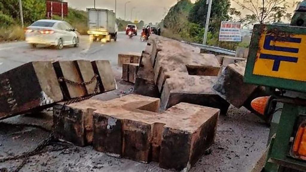 Bê tông rơi từ xe đầu kéo đè tử vong nam thanh niên