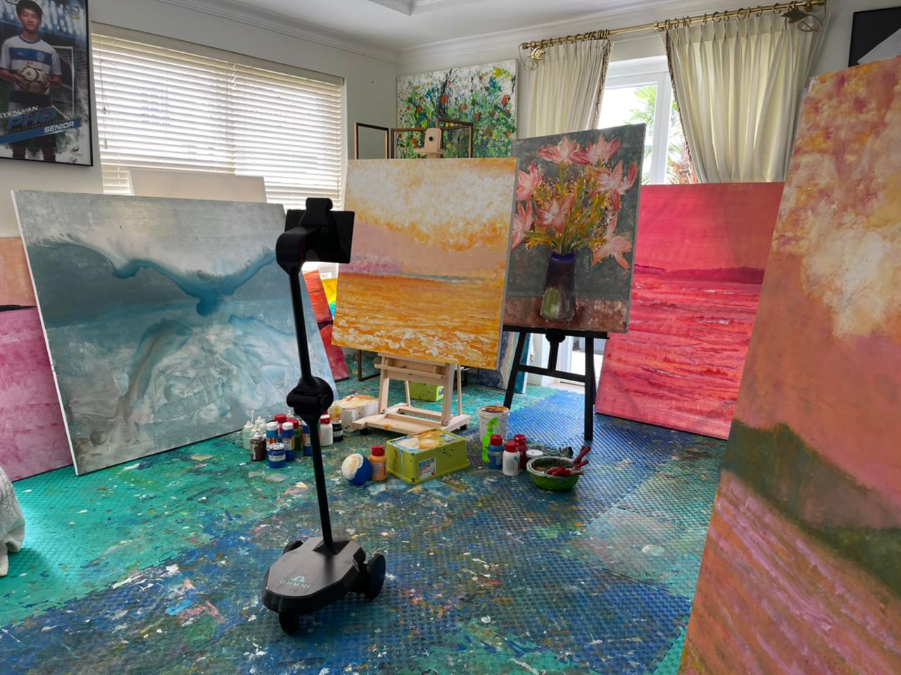 Họa sĩ nhí Xèo Chu đấu giá tranh được gần 23.000 USD