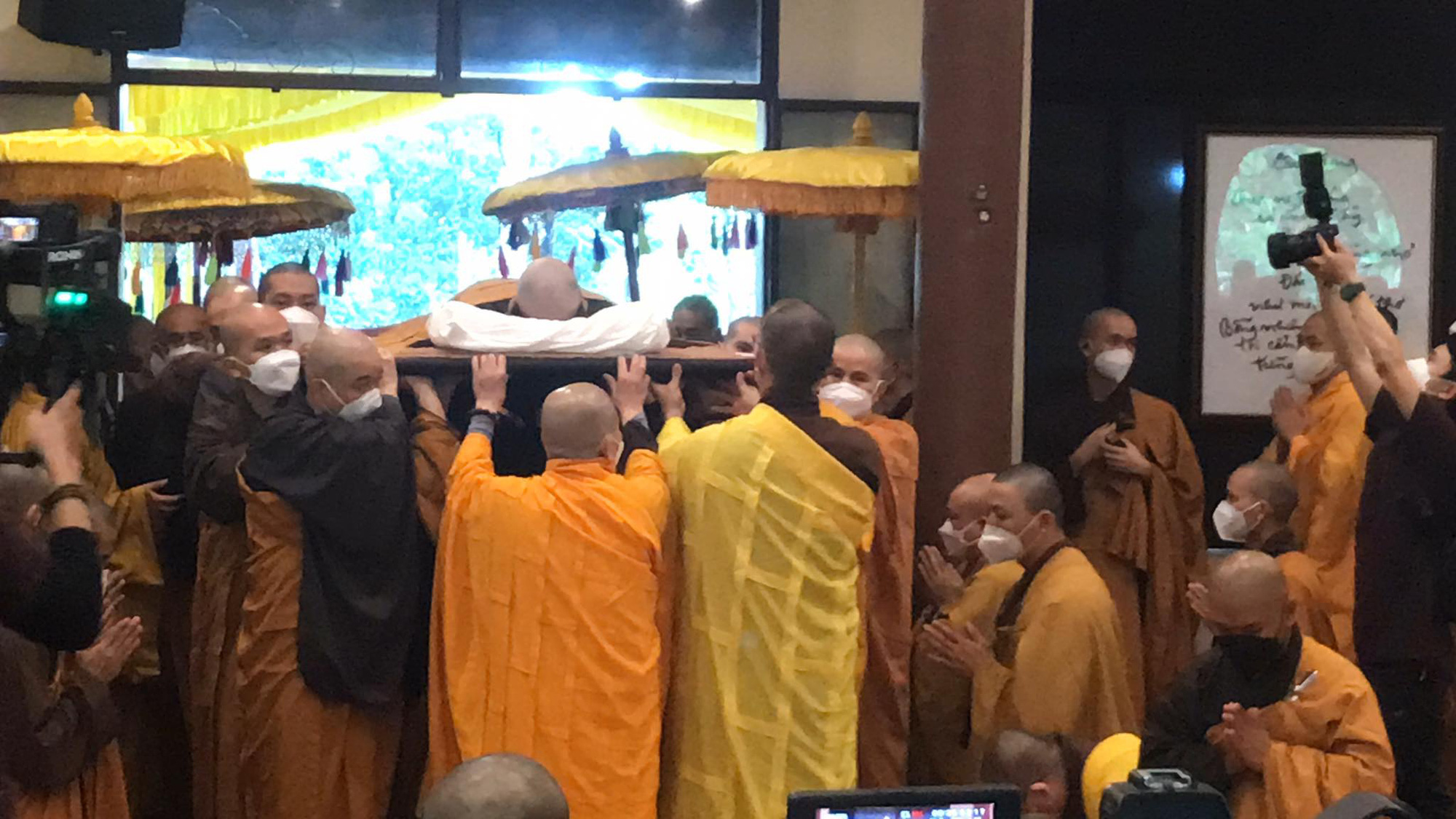 Lễ nhập kim quan Thiền sư Thích Nhất Hạnh