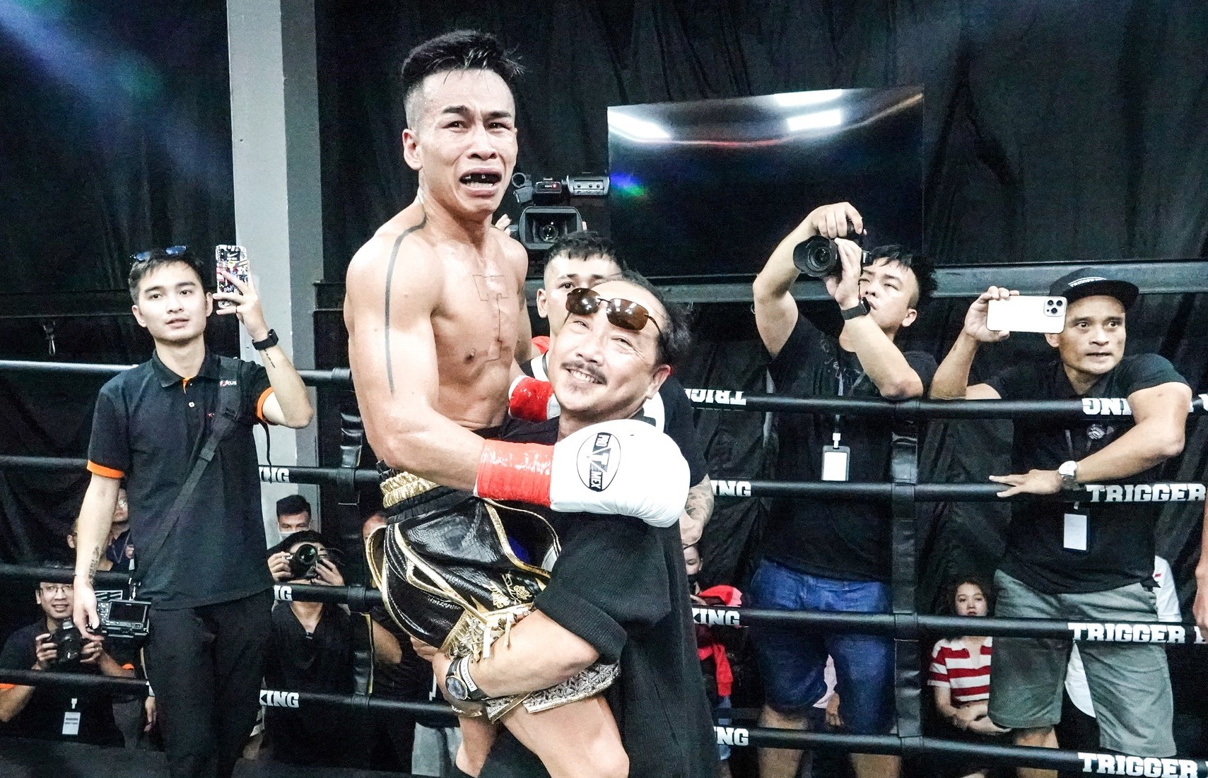 Võ sĩ Trần Văn Thảo lập chiến tích phi thường