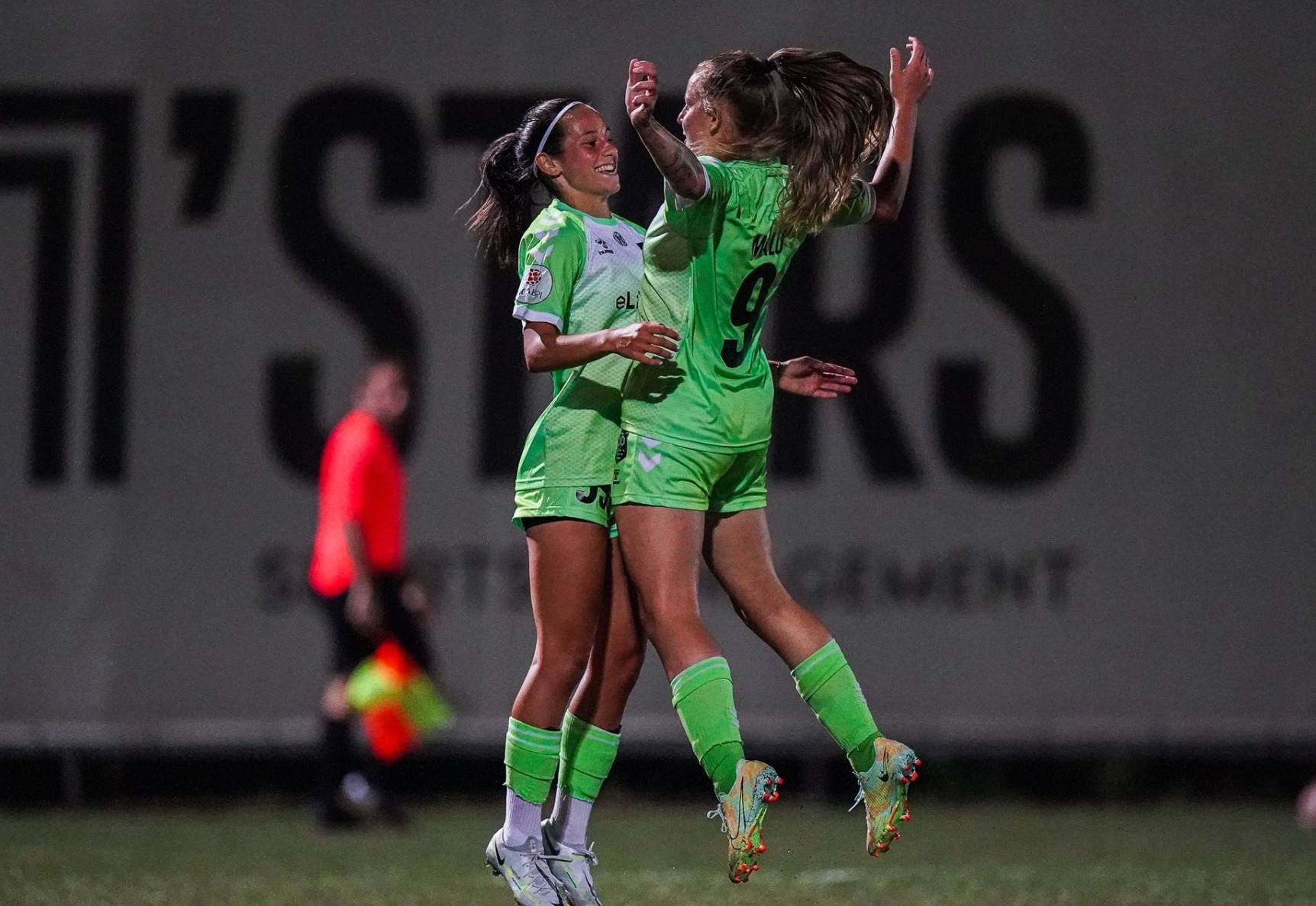 Huỳnh Như vào sân 3 phút, Lank FC mất điểm tiếc nuối