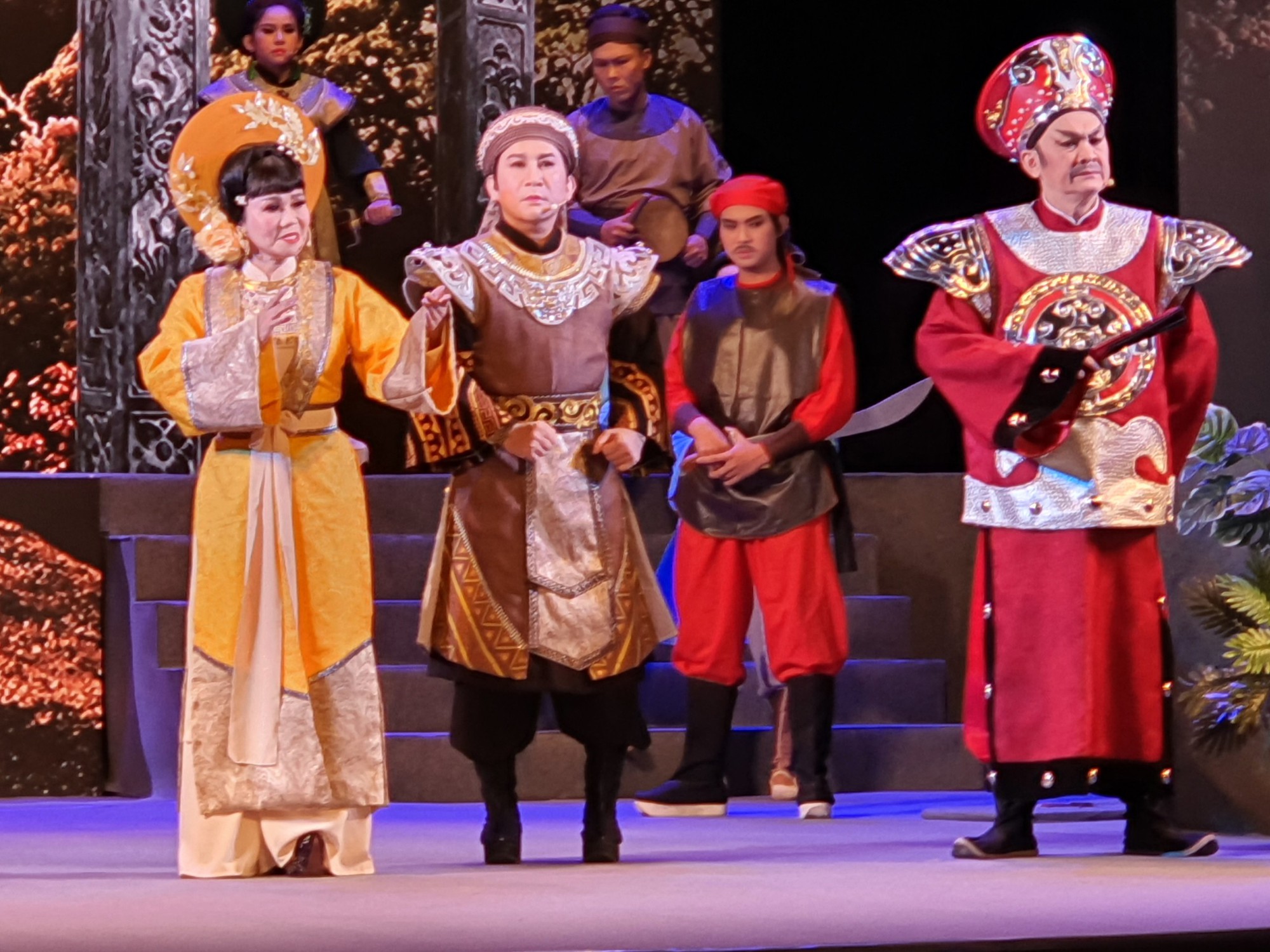 Vở "Tiếng trống Mê Linh" tạo nhiều cảm xúc với khán giả thủ đô