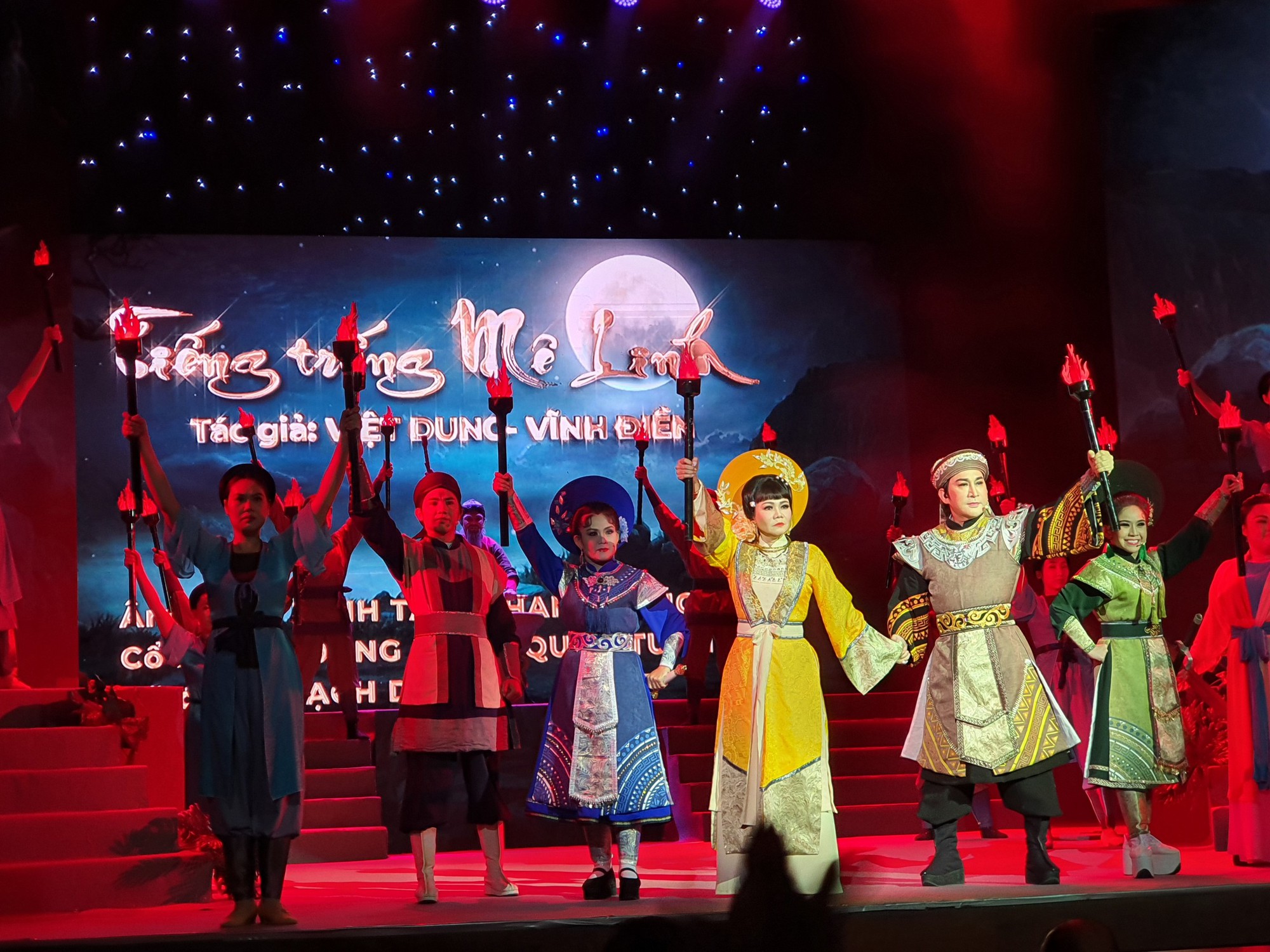 Vở "Tiếng trống Mê Linh" tạo nhiều cảm xúc với khán giả thủ đô