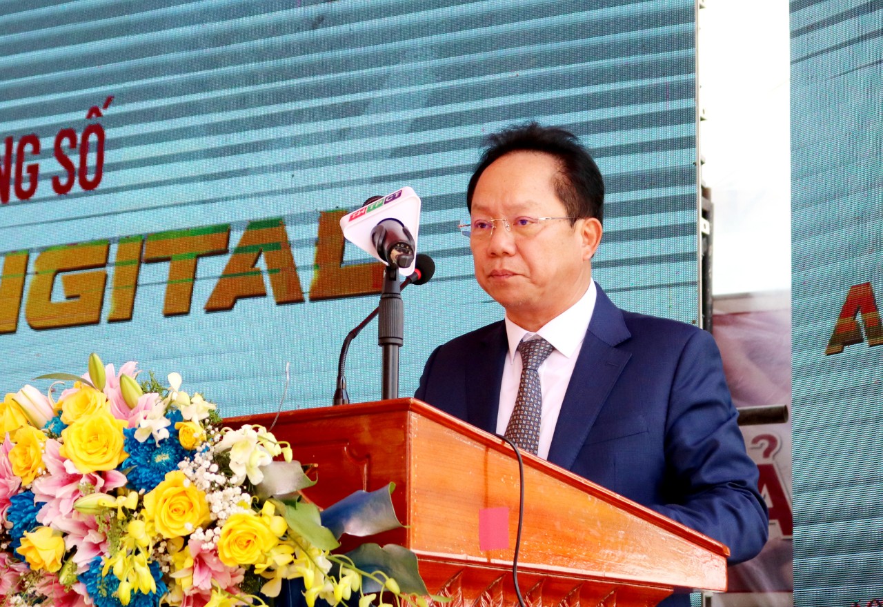 Agribank Long An khai trương dịch vụ ngân hàng số Agribank Digital