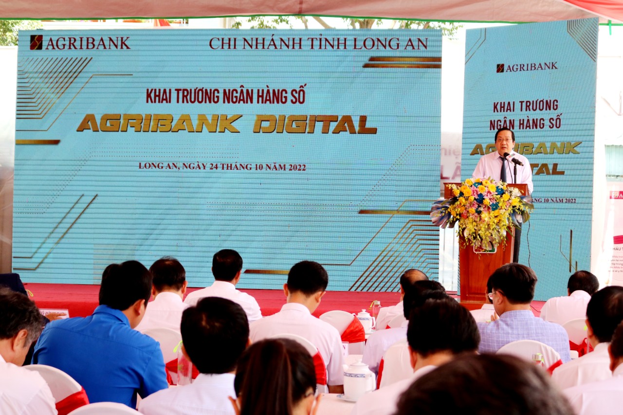 Agribank Long An khai trương dịch vụ ngân hàng số Agribank Digital
