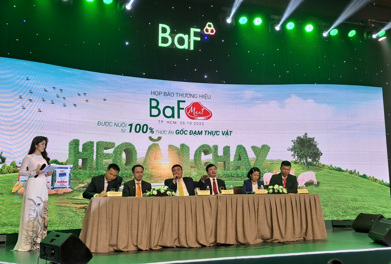 Sau Heo ăn Chuối” Của Bầu Đức Một đại Gia Chăn Nuôi Tung Heo ăn Chay”