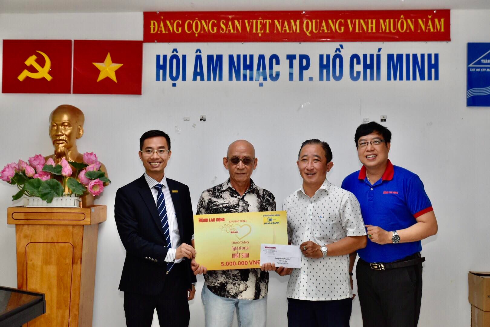 "Mai Vàng nhân ái" thăm nhạc sĩ Lê Văn Lộc và NSƯT - ca sĩ Nhất Sinh