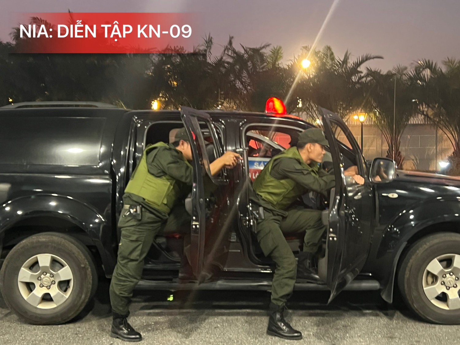 Cận cảnh diễn tập "khủng bố" tấn công sân bay, bắt con tin, cố thủ trên ...