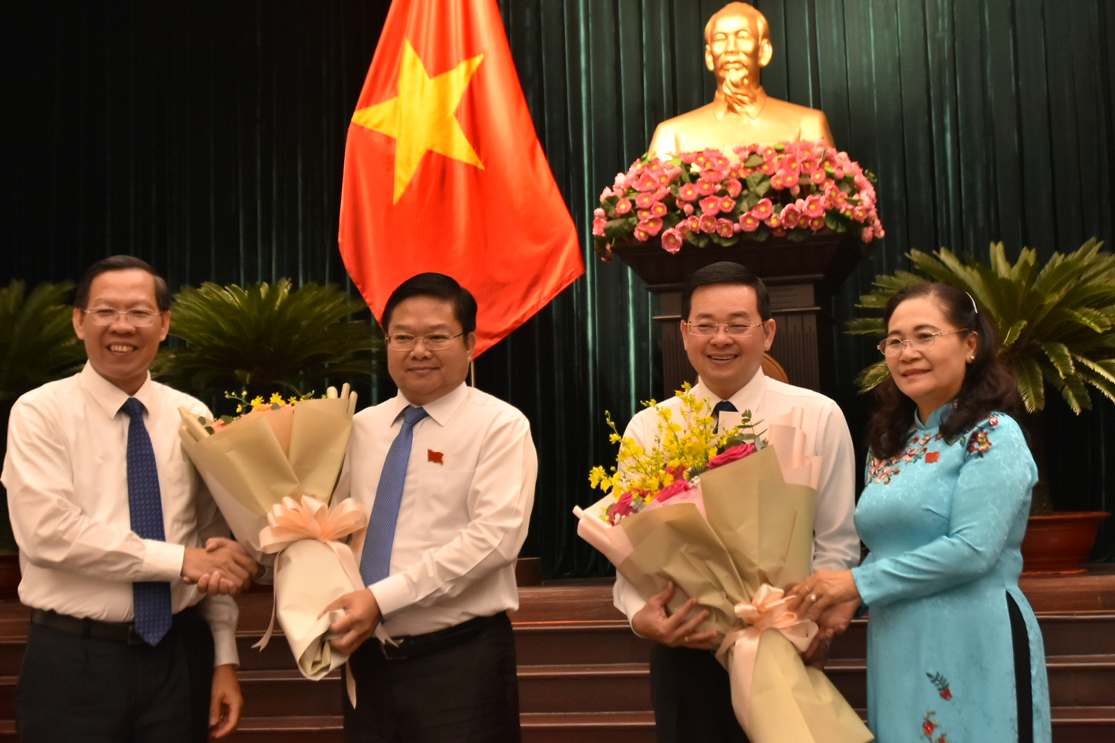 Bầu bổ sung 2 ủy viên UBND TP HCM