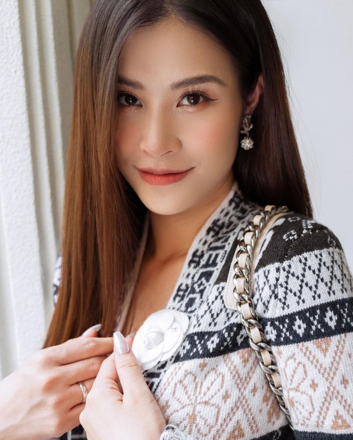 Đông Nhi lên tiếng khi bị tố cướp kênh Youtube của Fan