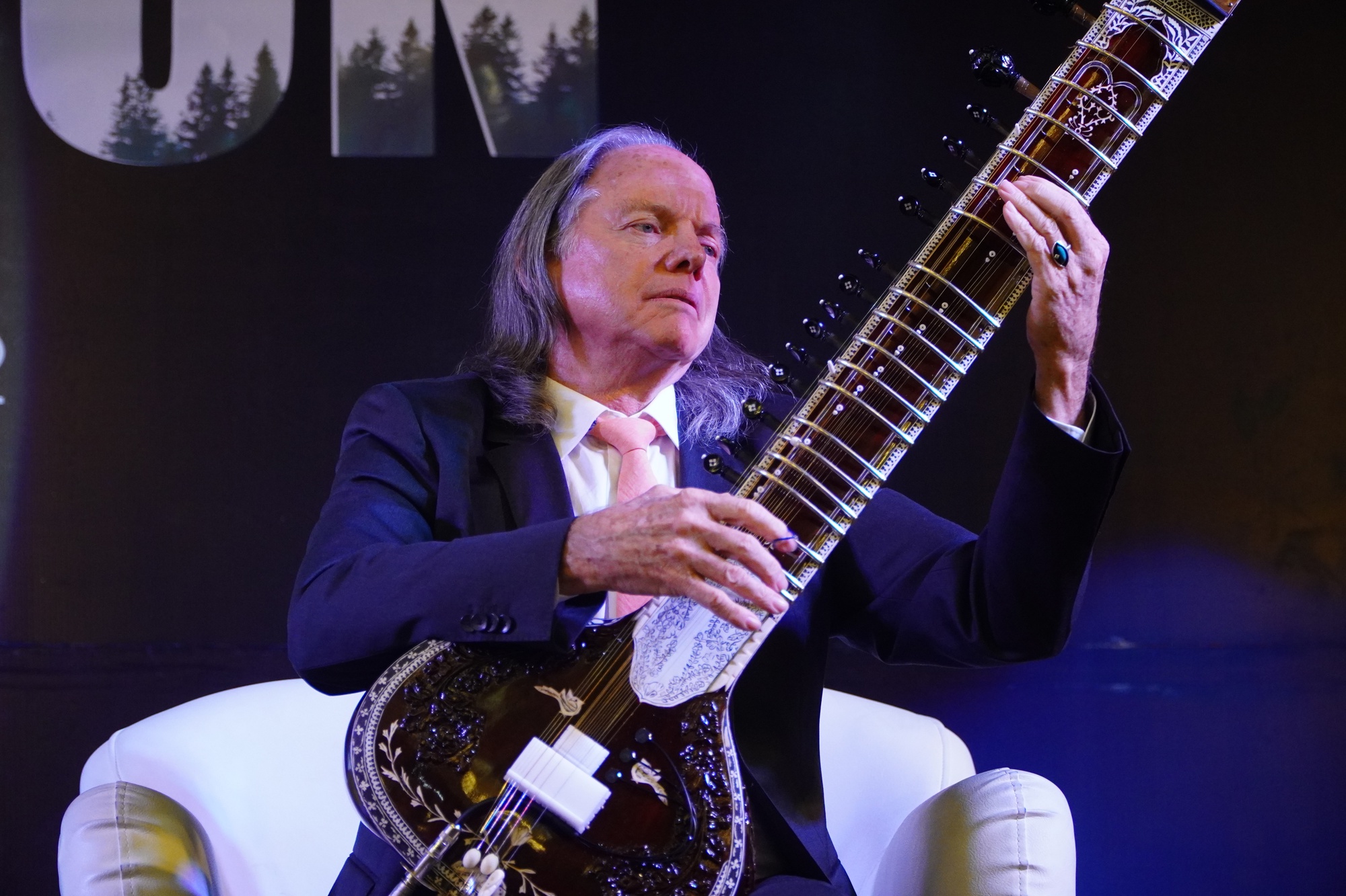 Hàng ngàn người tham dự tọa đàm về "Lòng biết ơn" với TS Geshe Michael ...