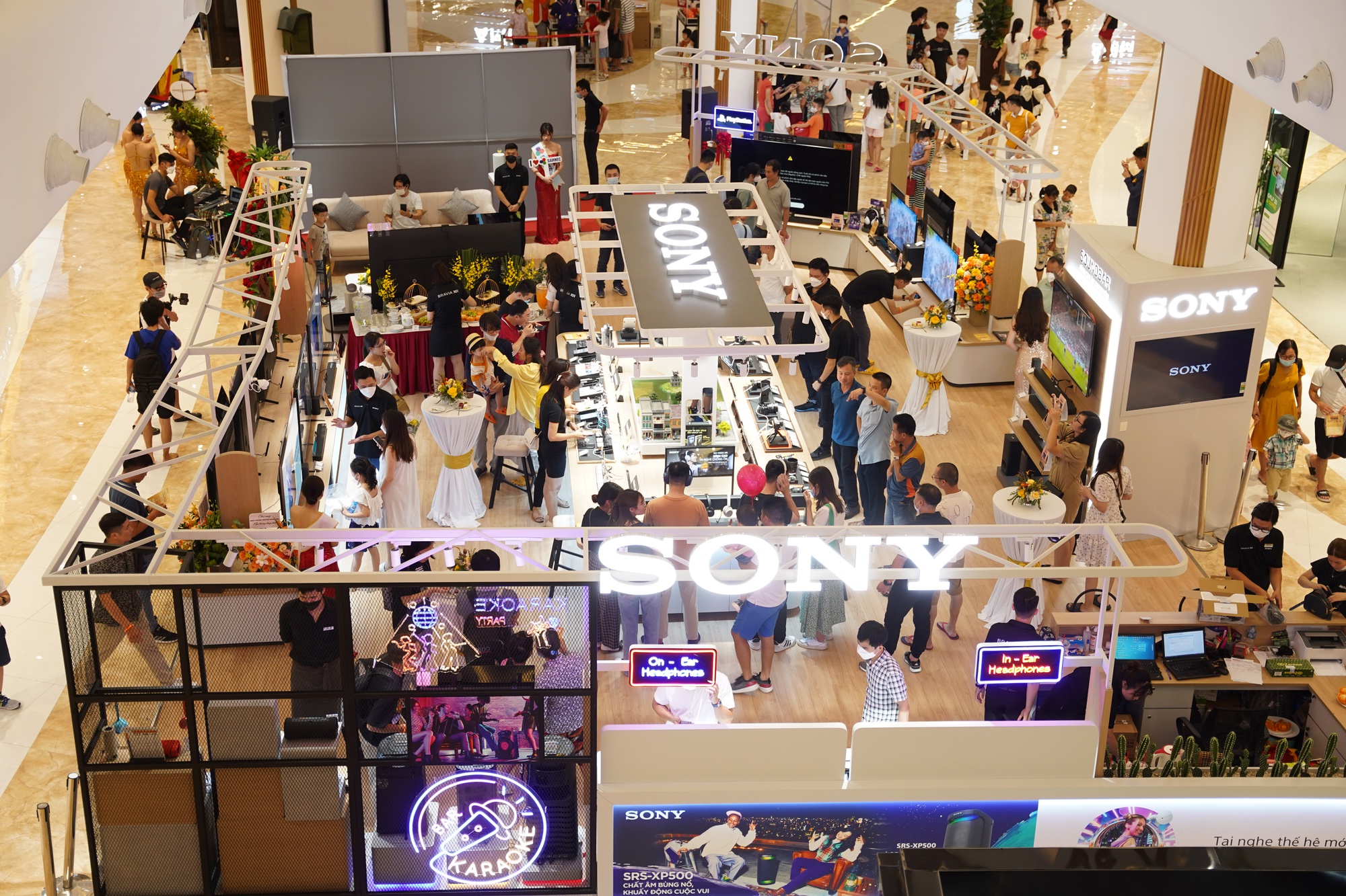 Khai trương Sony Center tại Hà Nội, siêu ưu đãi lên đến 50%
