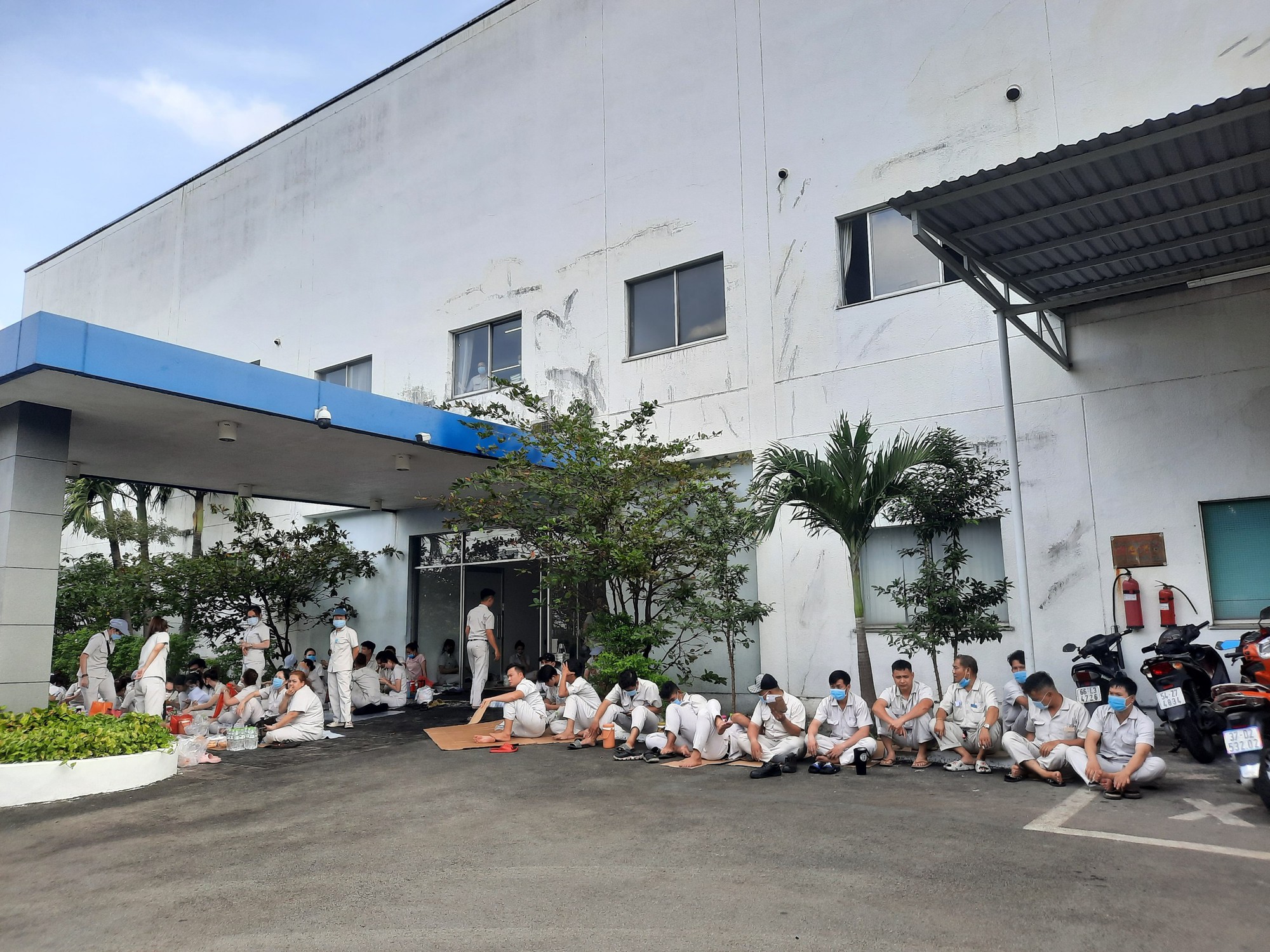 Thưởng Tết 100.000 đồng, hàng trâm công nhân ngừng việc