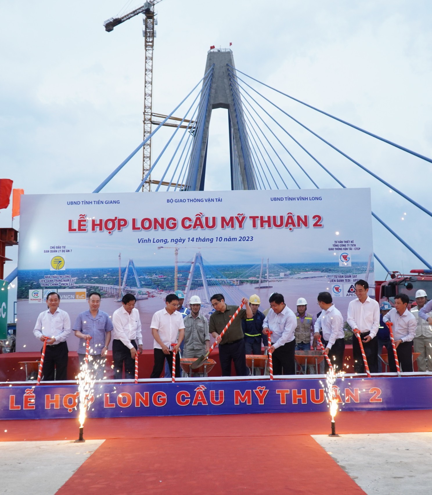 Thủ tướng Phạm Minh Chính dự lễ hợp long cầu Mỹ Thuận 2