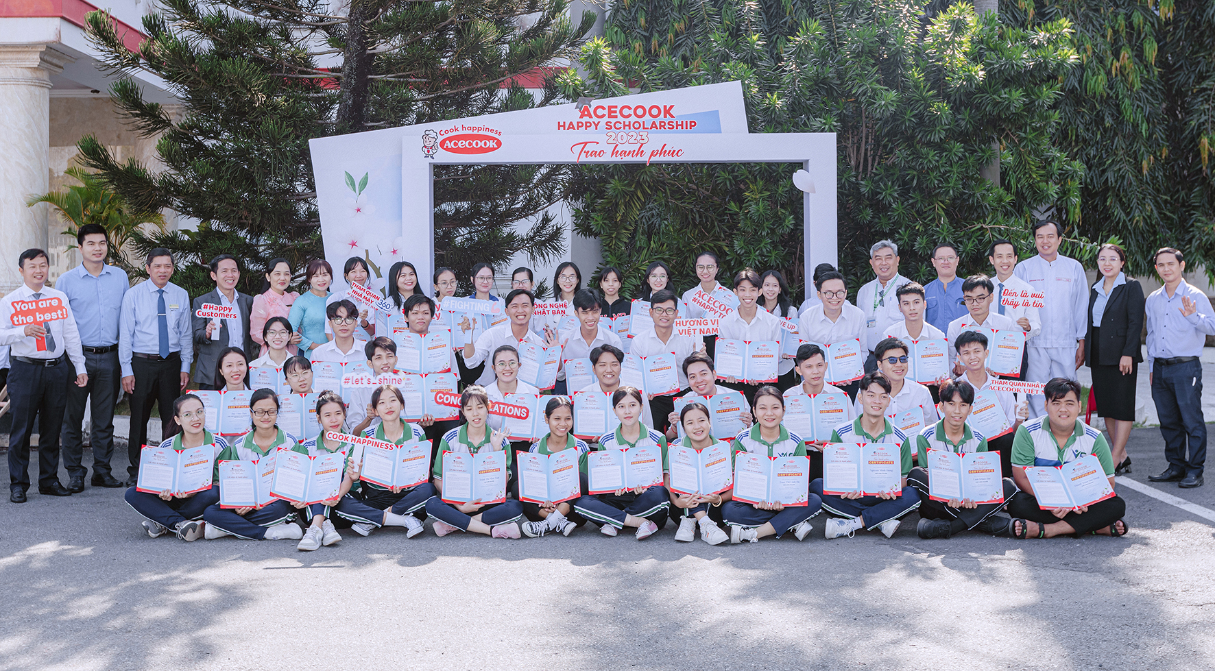 Acecook Happy Scholarship - Hành trình trao hạnh phúc đến hàng ngàn ...