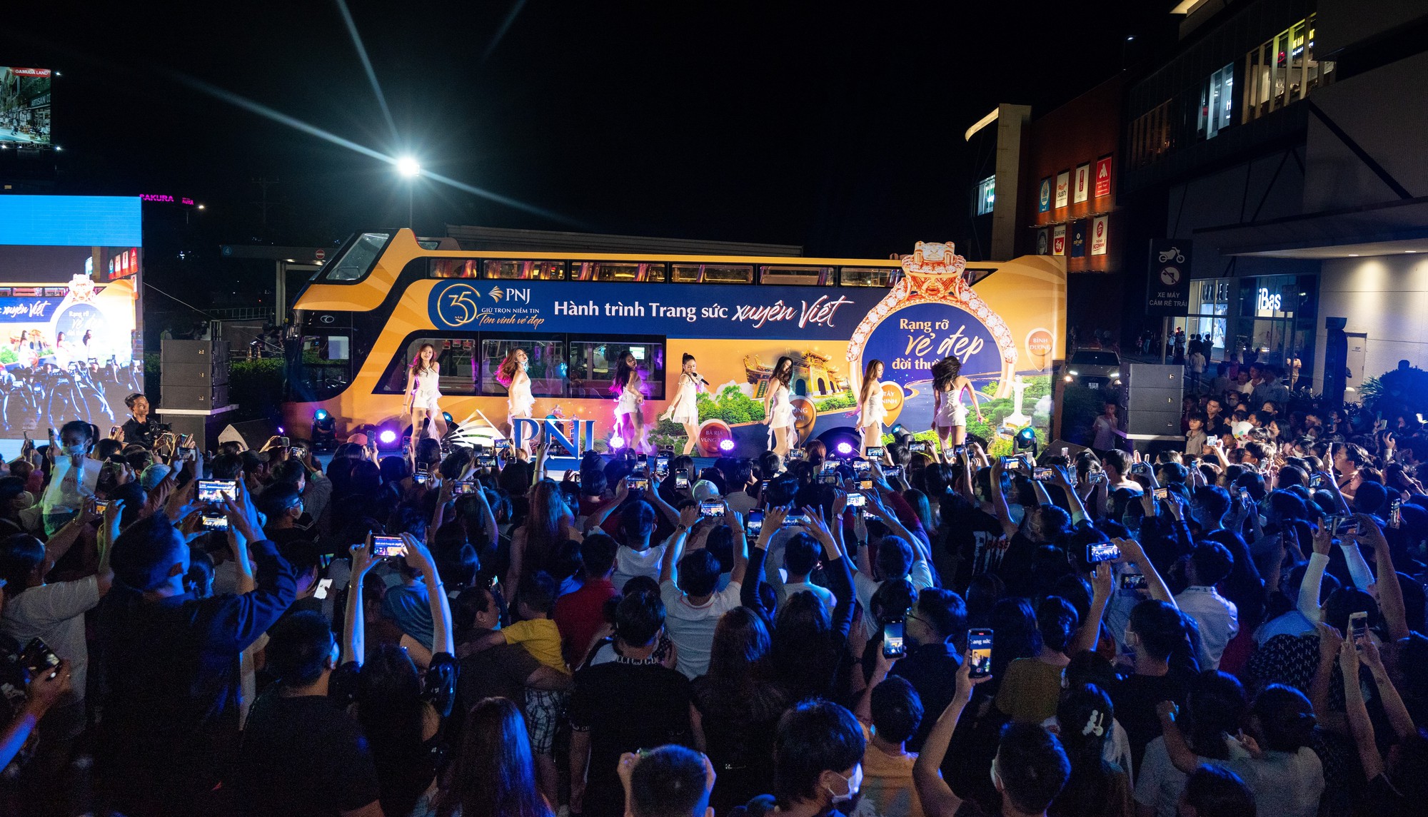 PNJ nhận giải thưởng Instant Impact/ Promotion tại MMA Smarties Việt ...