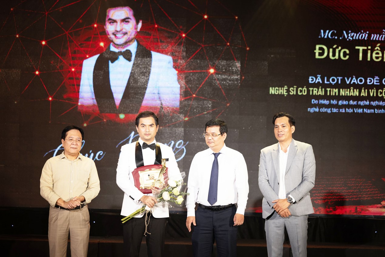 Những tấm lòng vàng tại "Gala vinh danh nghệ sĩ, doanh nhân có trái tim nhân ái 2023"