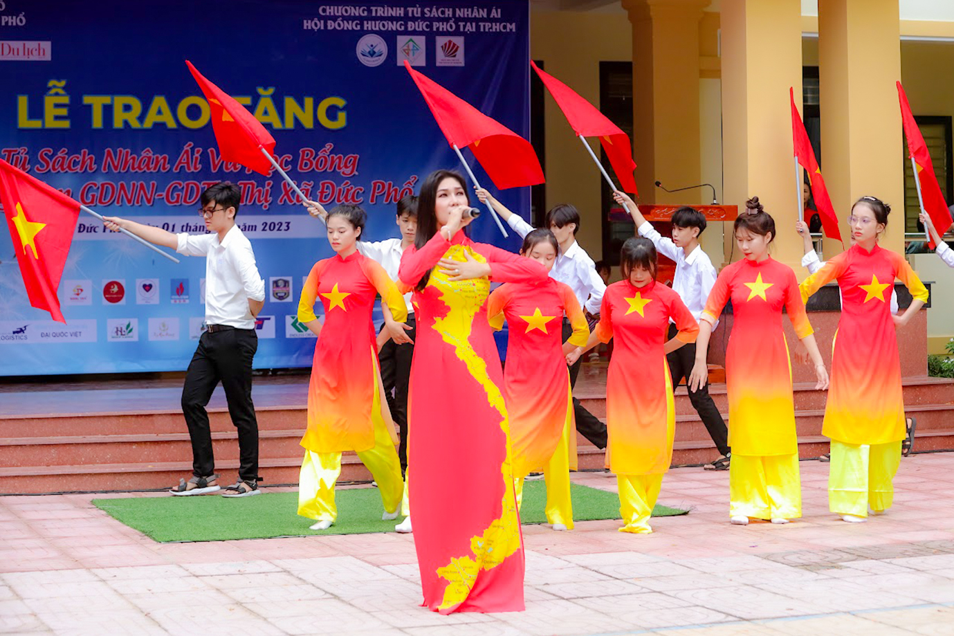 Kavie Trần đam mê với chuyến đi thiện nguyện