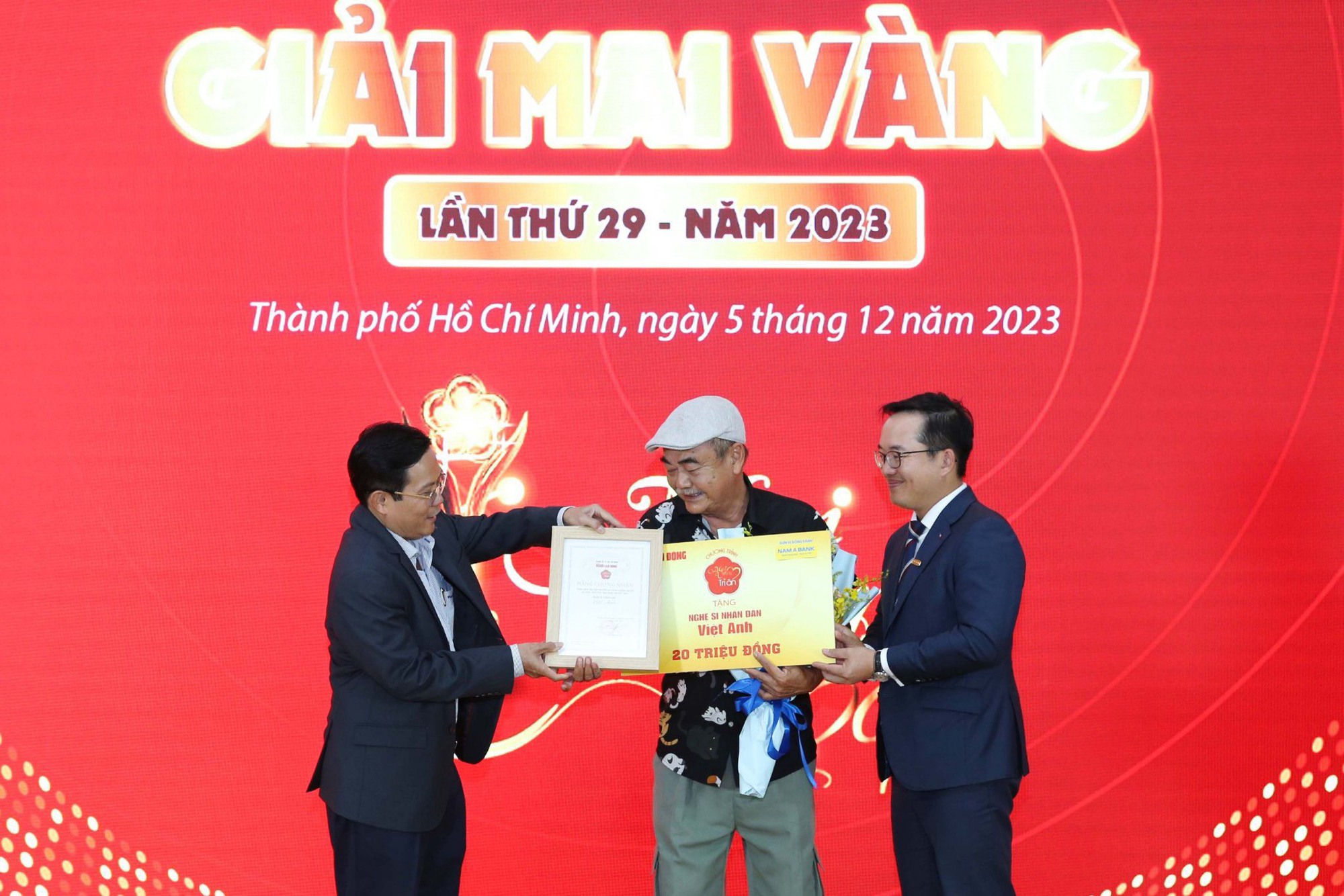 “Mai Vàng tri ân” vinh danh NSND Việt Anh | Mai vàng | Mai Vàng | Báo ...