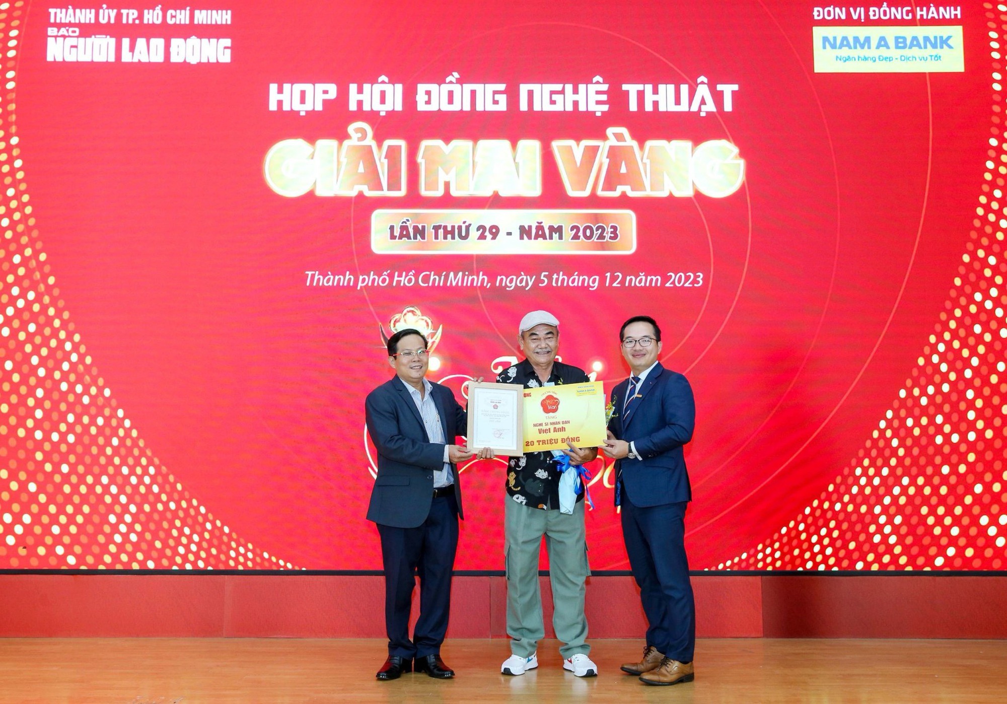 “Mai Vàng tri ân” vinh danh NSND Việt Anh | Mai vàng | Mai Vàng | Báo ...